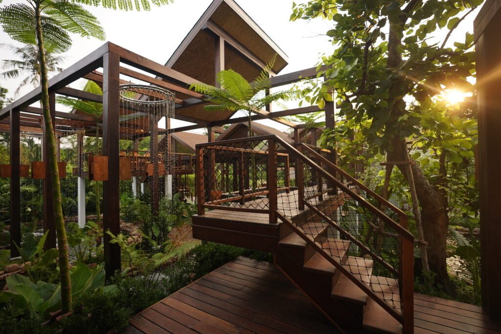 มนตรา คาเฟ่ คาเฟ่ริมน้ำ ทามกลางธรรมชาติ พร้อมอาหารเครื่องดื่ม